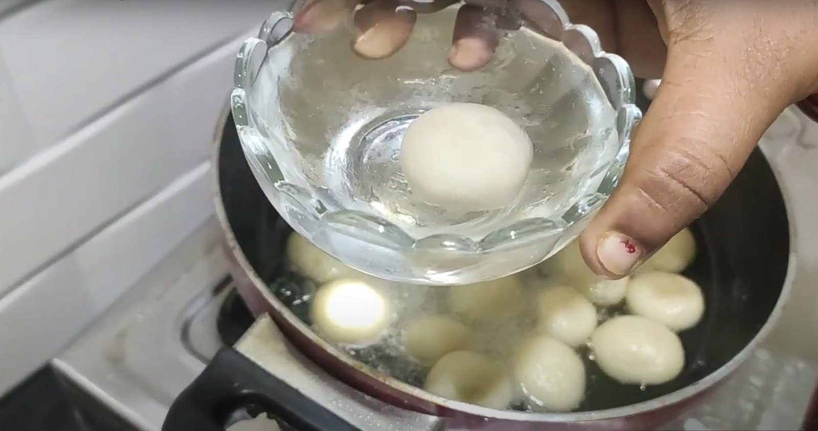 घर में स्पंजी और सॉफ्ट रसगुल्ला कैसे बनाये | Rasgulla Recipe | Best Sponge Rasgulla | Rasgulle ...